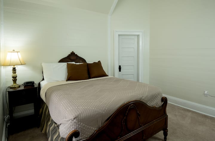 One Room Travelers Paradise - Dallas, GA
