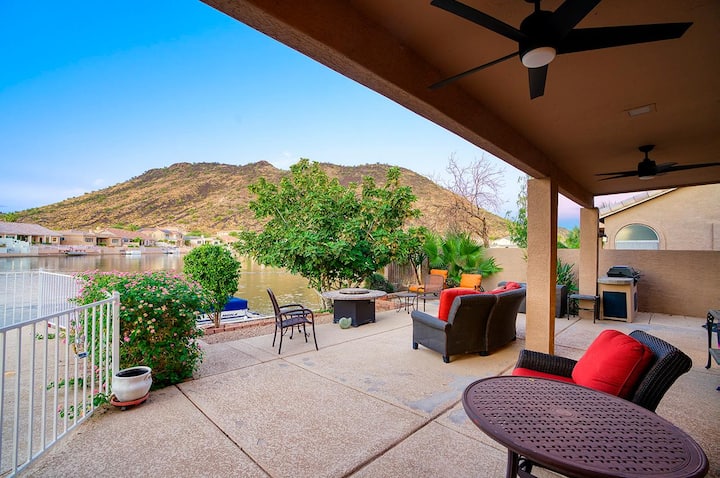 Tranquil Lakeside Stay With Private Dock & Views - Glendale, AZ