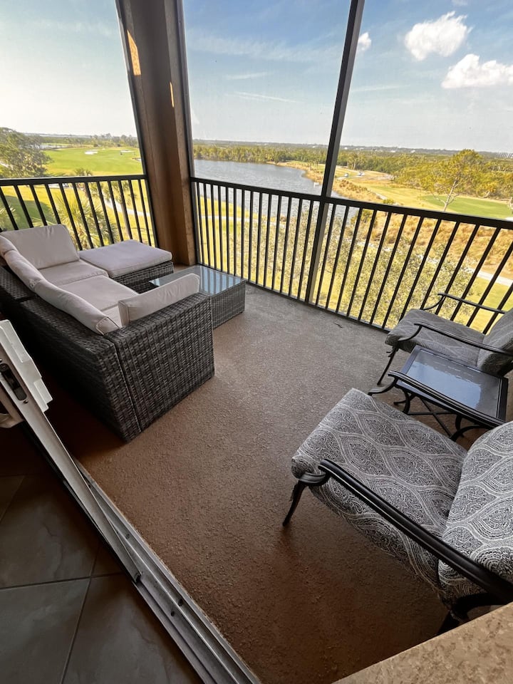 Gorgeous River Strand Top Floor Luxury Condo - Lakewood Ranch, FL