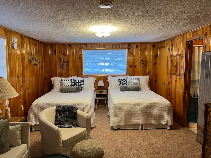 Mountain View Lodge Kitchenette Suite - Room 3 - Red River, NM