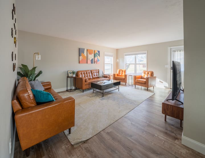 Cathedral Views: Sparkly 4 Bedrom Blocks To Dtsf - Sioux Falls, SD