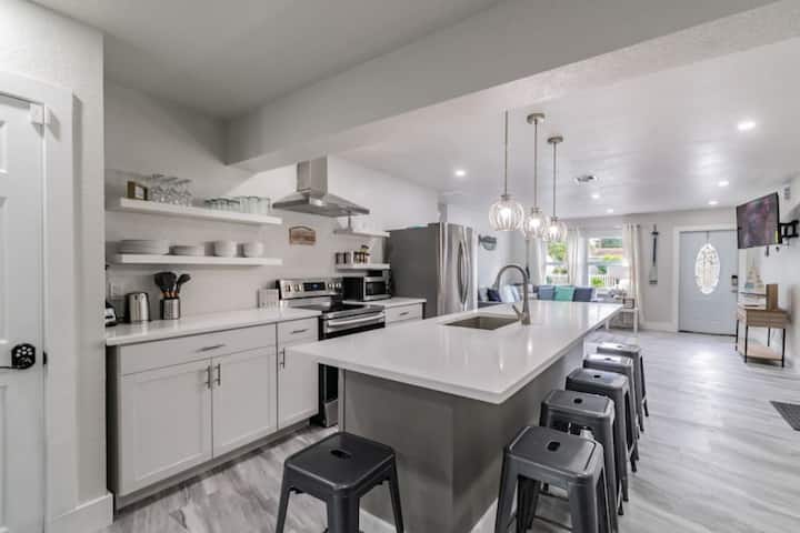 Large Five Bedroom Home Near Downtown And Beach - Delray Beach, FL