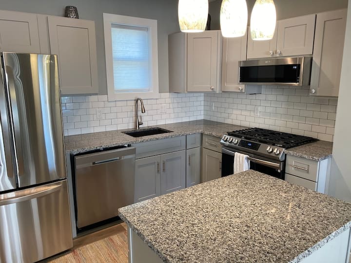 Blue Maple Cottage In Downtown Traverse City - Traverse City, MI