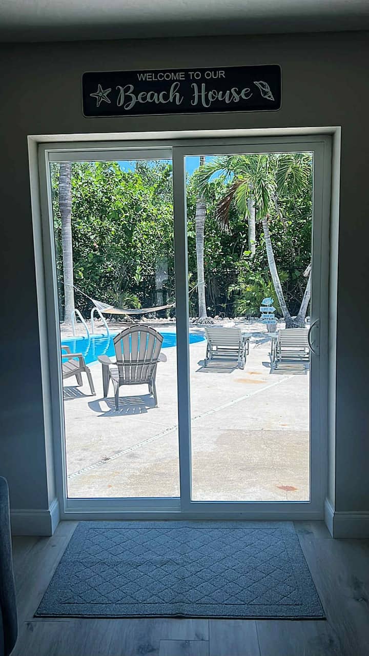 Walk 2 Beach  Tropical Yard/firepit/pool/game Room - Indian Rocks Beach, FL