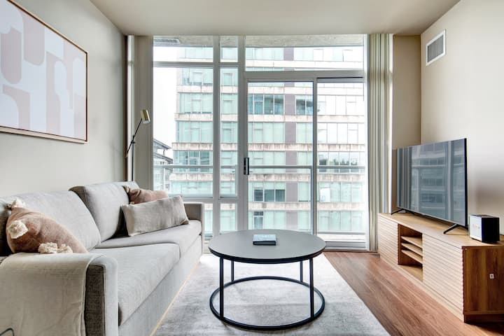 Modern Bellevue 2br W/ Gym, W/d & Roof Deck, Near Downtown, By Blueground - シアトル