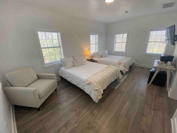 Bastrop Peaceful Riverside Private Room (2 Queen) - Bastrop, TX