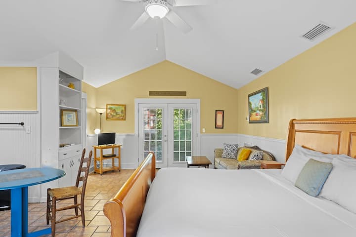 Downtown Guest Studio With Porch And Spa Tub - Gainesville, FL