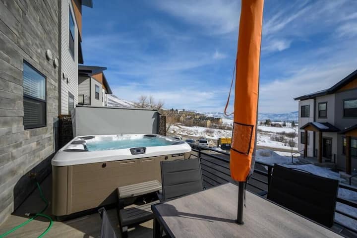 Alpine Deer Hideaway | Mtn Views | Hot Tub - Huntsville, UT