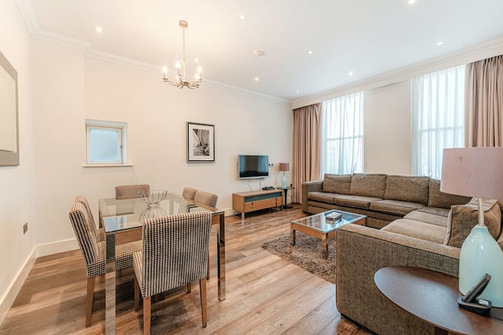 South Kensington Deluxe Two Bedroom Apartment - Brentford