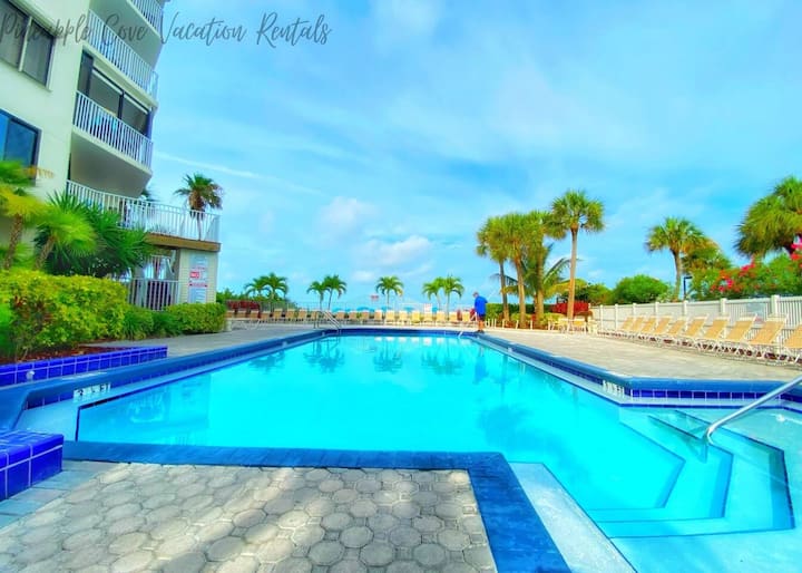 Direct Beach Access-3/2-luxury Condo-pool-laundry - Indian Shores, FL