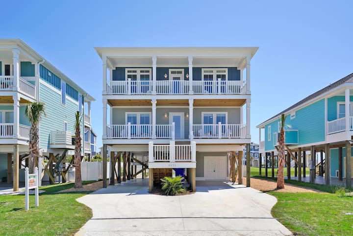 Seas The Day: Spacious Beach House In Oak Island! - Oak Island, NC