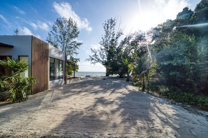 Contemporary Villa With Pool & Ocean Breezes - Belize
