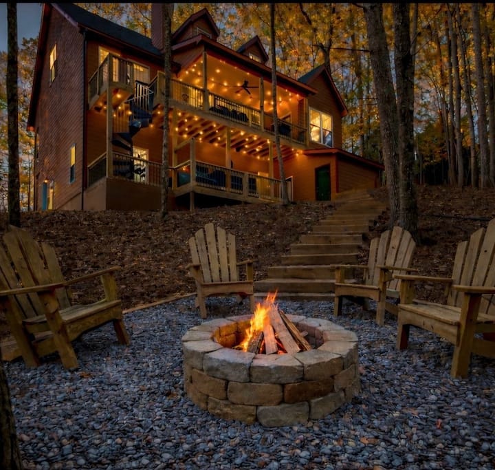 Heavenly Pines| Rustic Getaway W/ Hot Tub - Sautee Nacoochee, GA