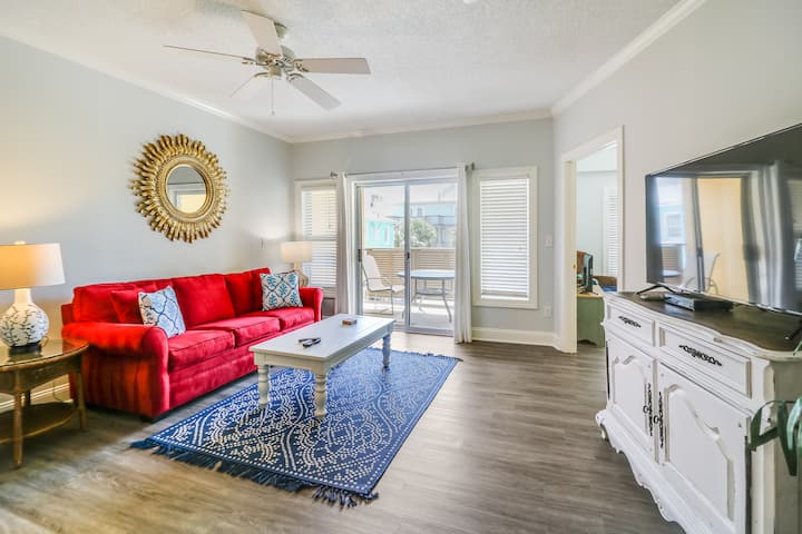 South Beach Retreat, Steps To Pier & Shops - Tybee Island, GA