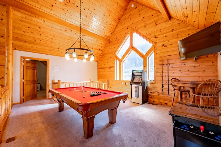 Spacious Dog Friendly Retreat W/ Pool & Fireplaces - Deep Creek Lake, MD