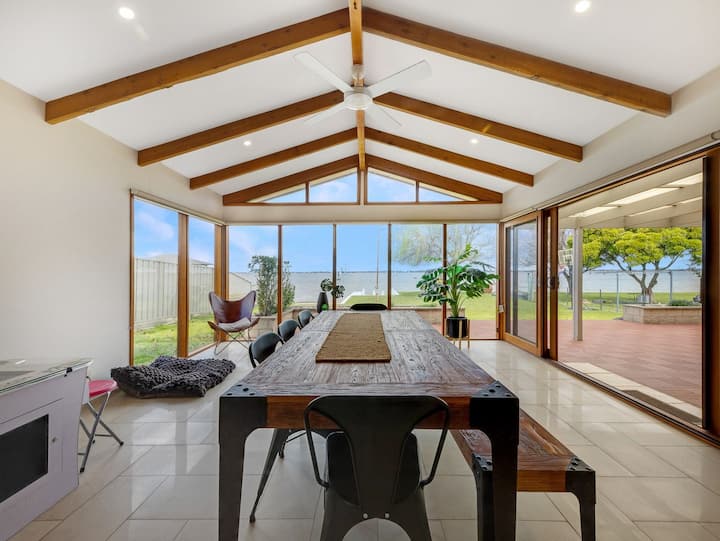 Lakehouse 61 Offering Frontage To Lake Mulwala - Mulwala