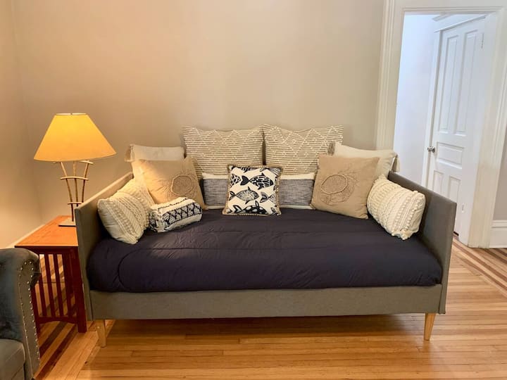 Cozy Casa: Downtown Digs! - Valparaiso, IN