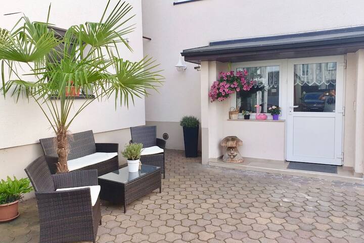 45 M² Ferienwohnung ∙ 1 Schlafzimmer ∙ 3 Gäste - Freital