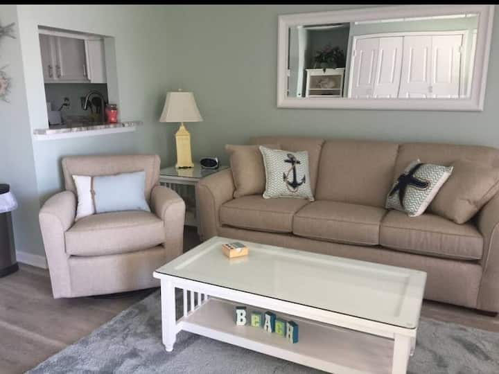 Affordable Beach Stay | Walk To Sand Sleeps 4 - Destin, FL