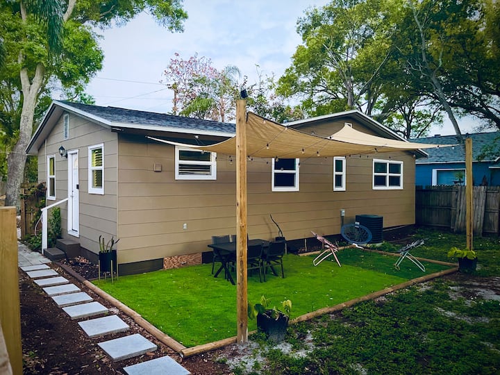 Cozy Downtown Home - St. Petersburg, FL