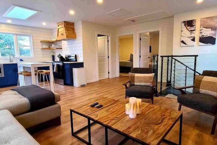 Mountain Escape W/ Hot Tub & Pool Table - Gouldsboro Lake, PA