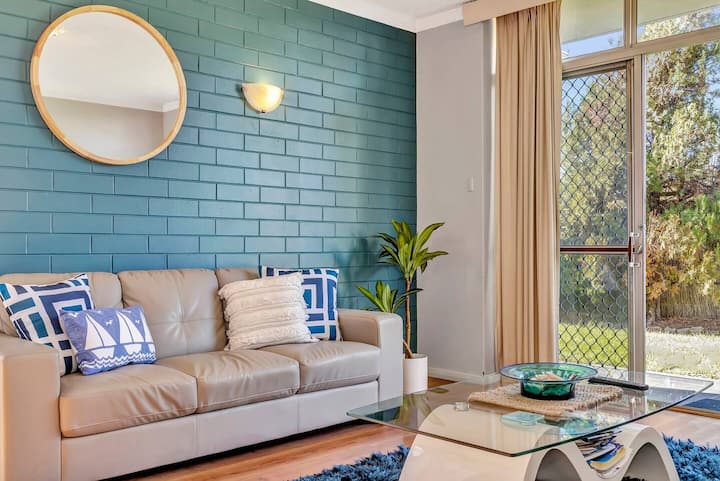 Captain's Rest: Seaside Lifestyle On West Beach - Adelaide