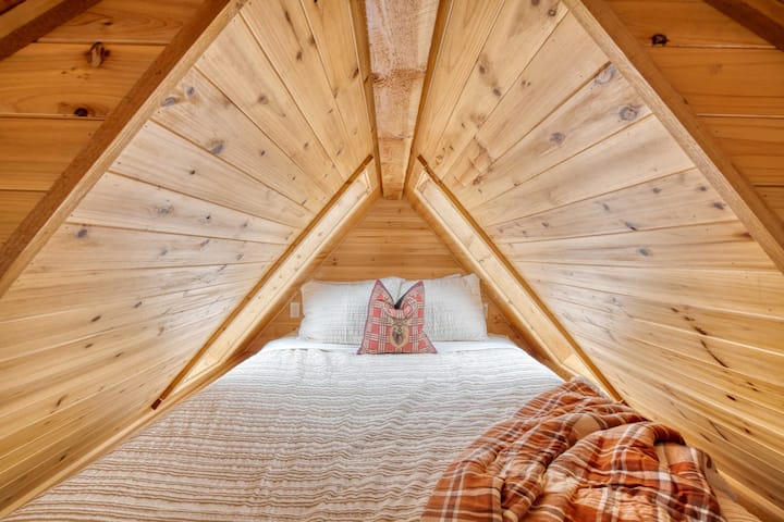 The Timber Nook • Rustic Charm • Walkable Location - Portland, OR