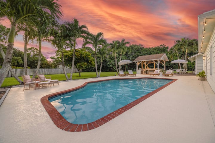 Gorgeous Golden Hour With Private Pickleball Court - Jupiter, FL