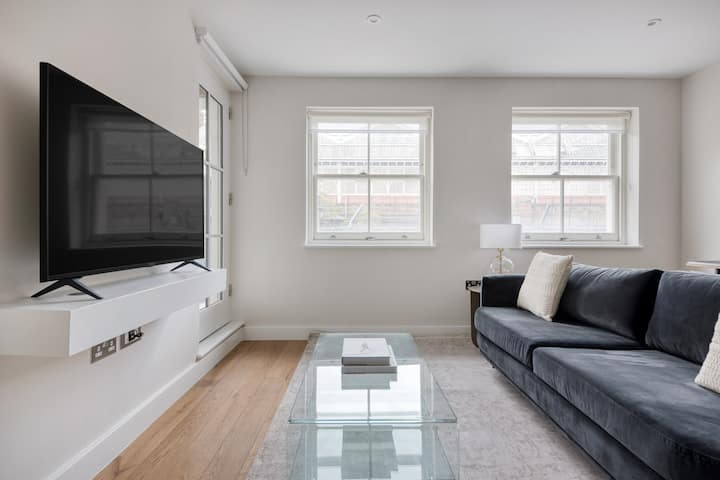 Modern Waterloo 2br Open Plan With Balcony On Lower Marsh, By Blueground - London