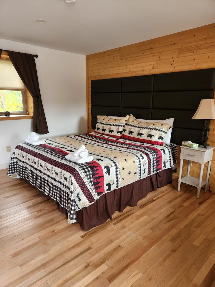 Cherry Lodge King Room #5 - Littleton, NH