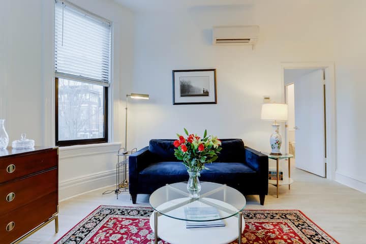 Sojourn On R | 2 Bedroom | Pets Welcome - Washington, D.C.