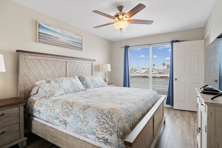 2nd Floor W/balcony And Water Views & Close To - Corpus Christi, TX
