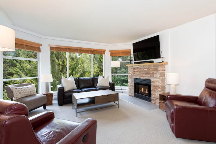 Woodrun Lodge W/ Pool & Bike Storage - Whistler Blackcomb