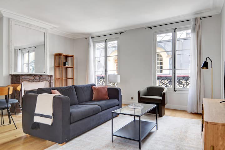 Blueground | Montorgueil, Nr Restaurants & Train - Paris