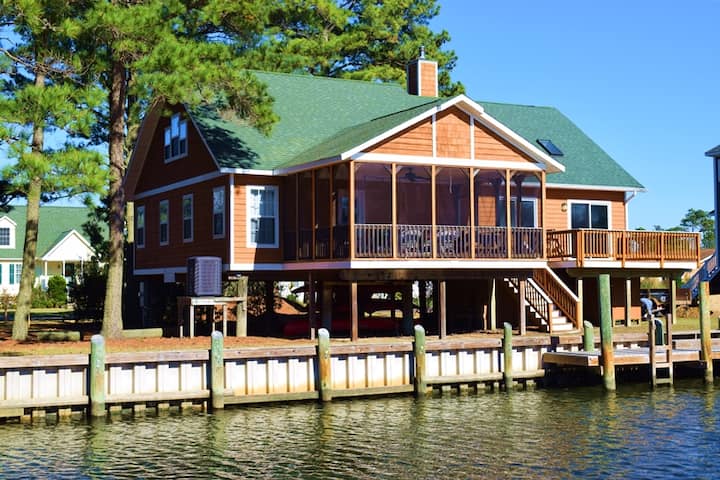 Island Girl-canalfront Home W/ Private Boat Dock! - Chincoteague, VA