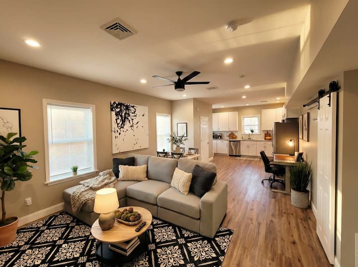 Modern Loft With Skyline Views - King & Queen Beds - Kennett Square, PA