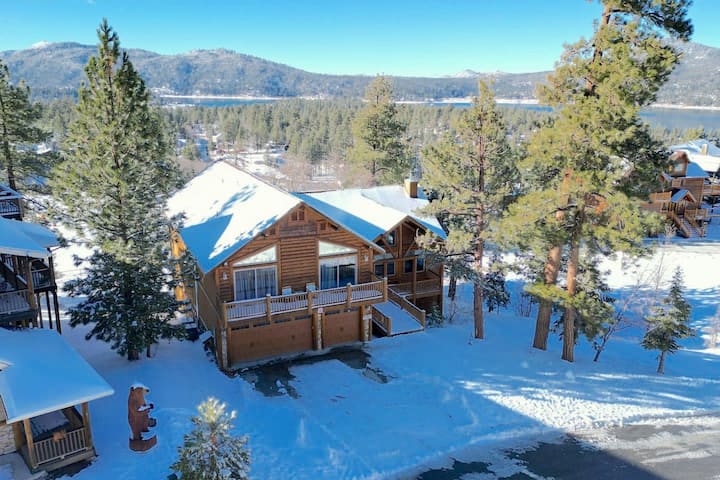 Sky High Epic Lake Winter Views, Theater, Hot Tub - Big Bear Lake, CA
