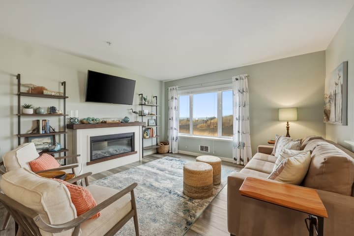 113 Gorgeous, Spacious Condo W/ocean View - Westport