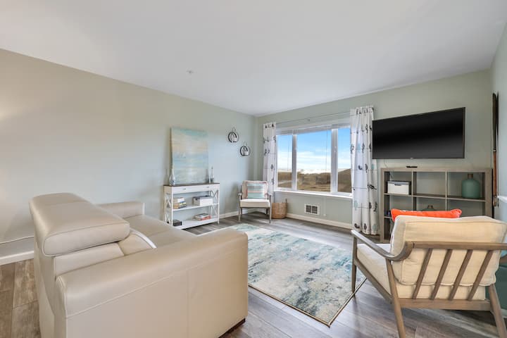 113 Gorgeous, Spacious Condo W/ocean View - Westport Light State Park, Westport