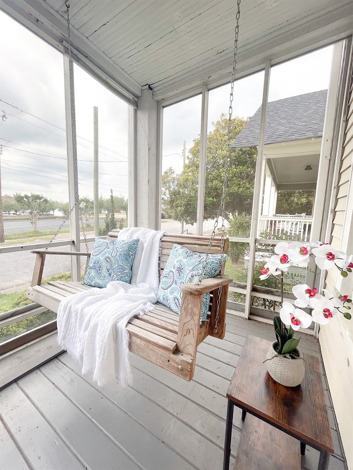 Kalmia Suite A - Centrally Located Downtown - Laurel, MS