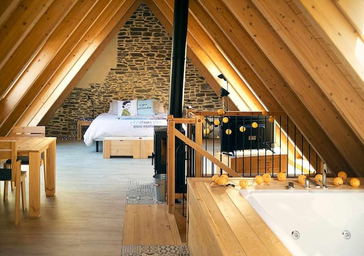 Romàntiques Golfes Amb Xemeneia I Jacuzzi Doble - Bossòst