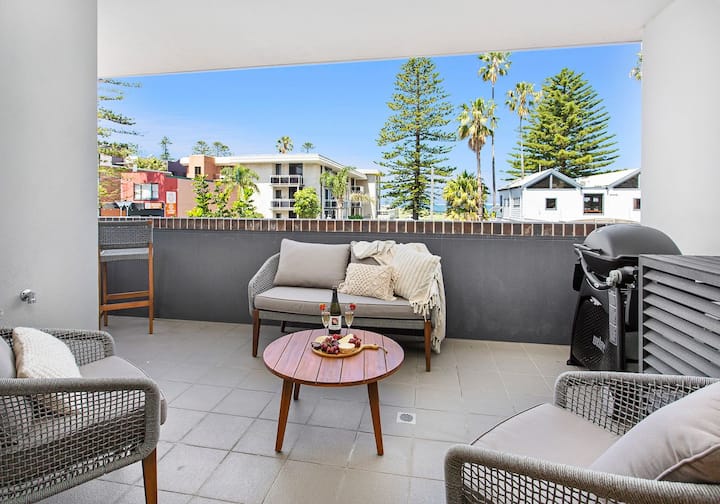 Bikinis And Martinis - Gerringong