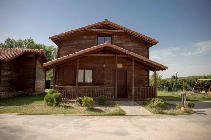 Cabaña Junto A Parque Infantil Y Barbacoas - Constantina, España