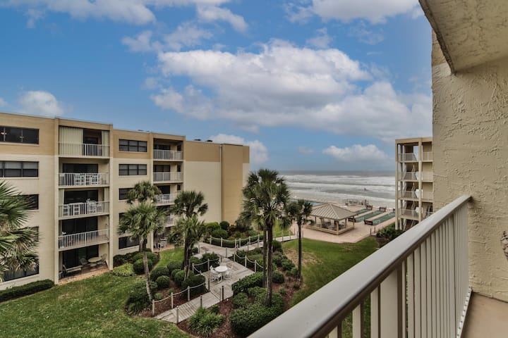 Lovely 2 Bedroom 2 Bath Castle Reef Condo - New Smyrna Beach, FL