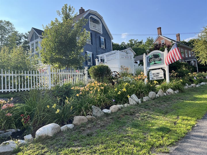 Caretakers Apartment-split Level W/ Wet Room Bath - Wolfeboro, NH