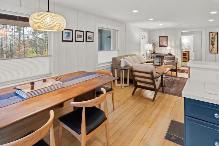 Stylish Four Bedroom Close To Main Street Stowe - Stowe, VT