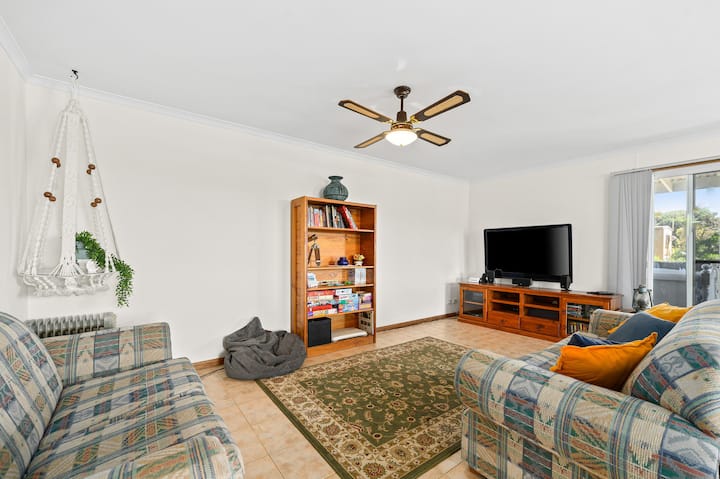The Loveshack ~ Silver Sands - Family Entertainer Surrounded By Sea, Scrub & Hills - Aldinga