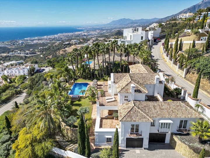 Villa Los Monteros - 4-bedroom Bohemian Retreat! - Coín