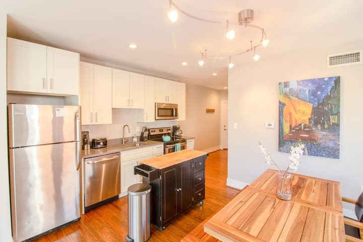 Gorgeous Minimalist Gem W/ Fenced Backyard + W/d - Saint-Louis, MO