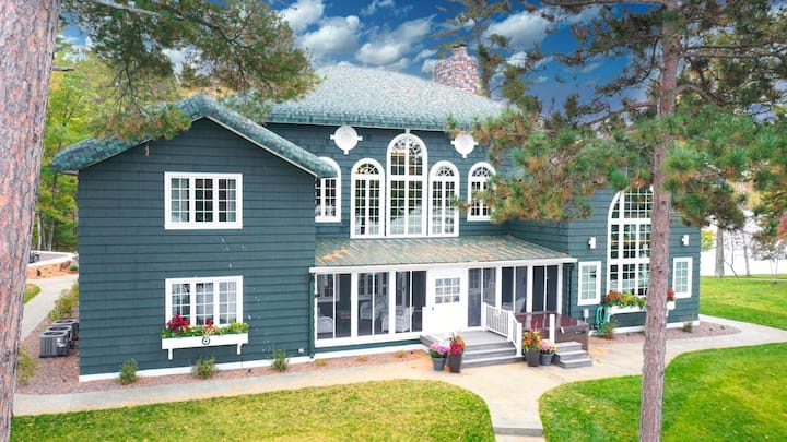 Large Historic Property With Cottage, Boat House!